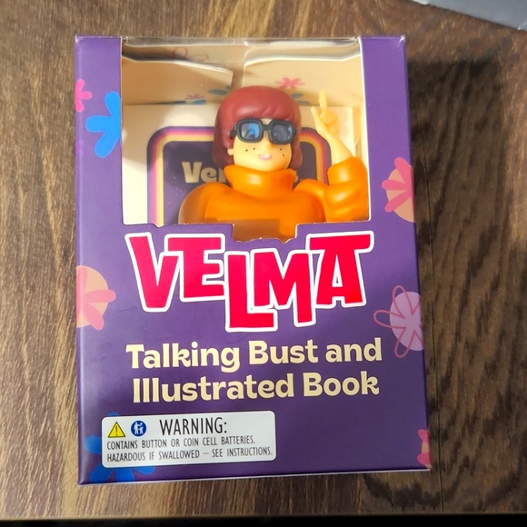 Warner Bros. | Other | Velma Scooby Fans Nwt Velma Talking Bust And ...